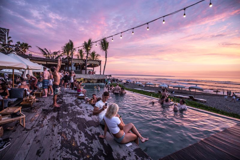 Best Nightlife In Barbados: Top Beach Bars, Nightclubs, and Live Music ...